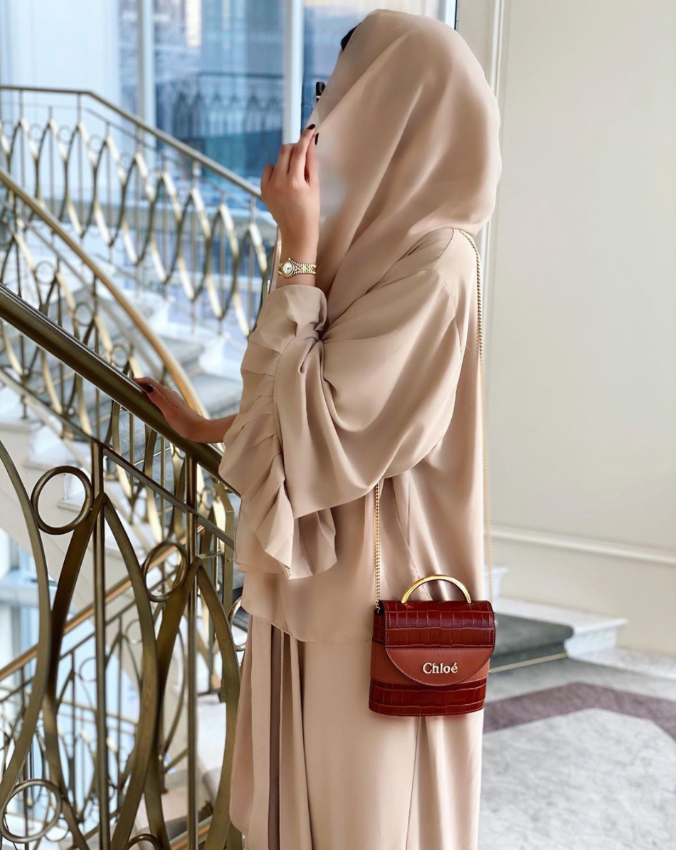 Emna – Emirates Dressing